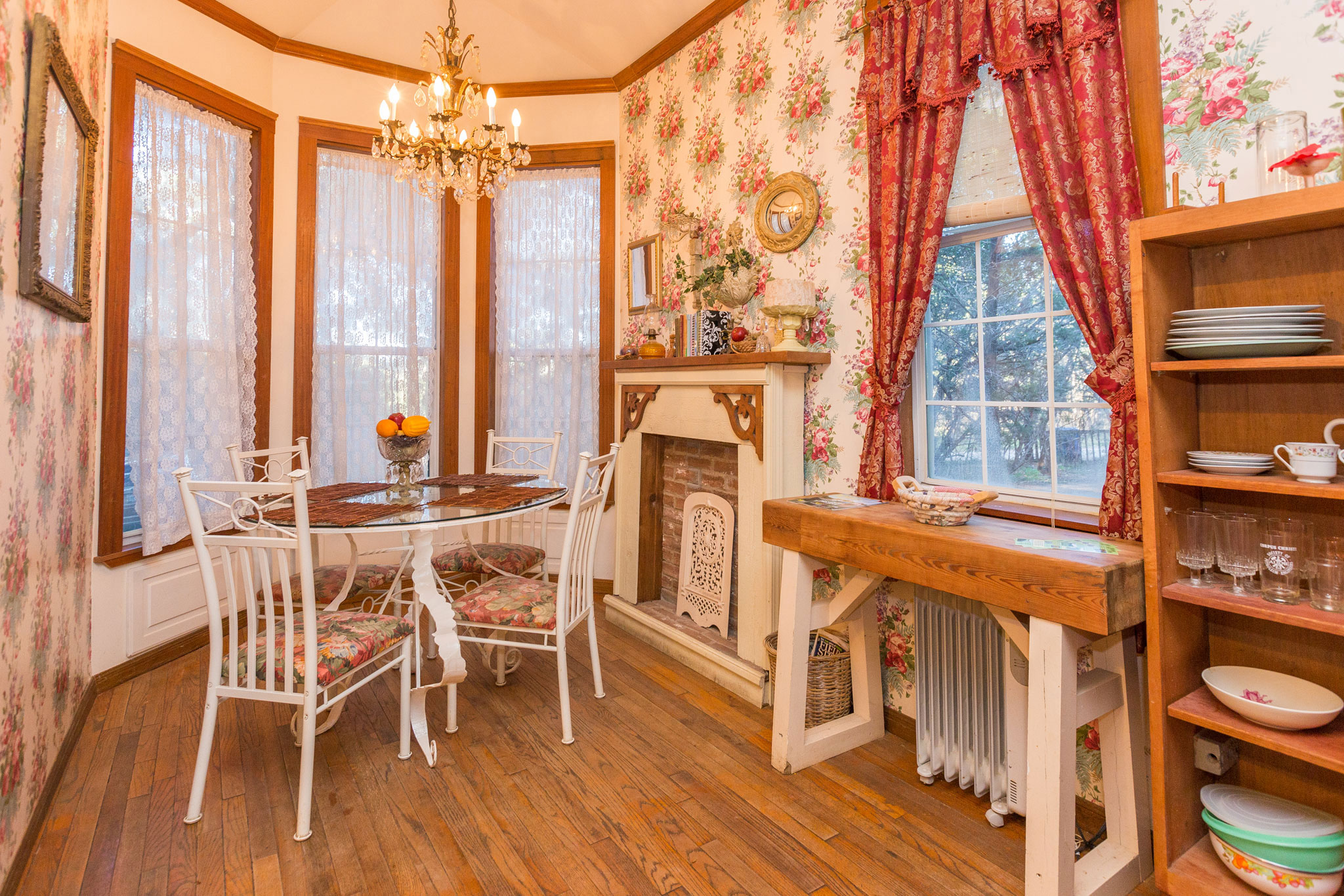 The Victorian Cottage House | Creekside Camp & Cabins