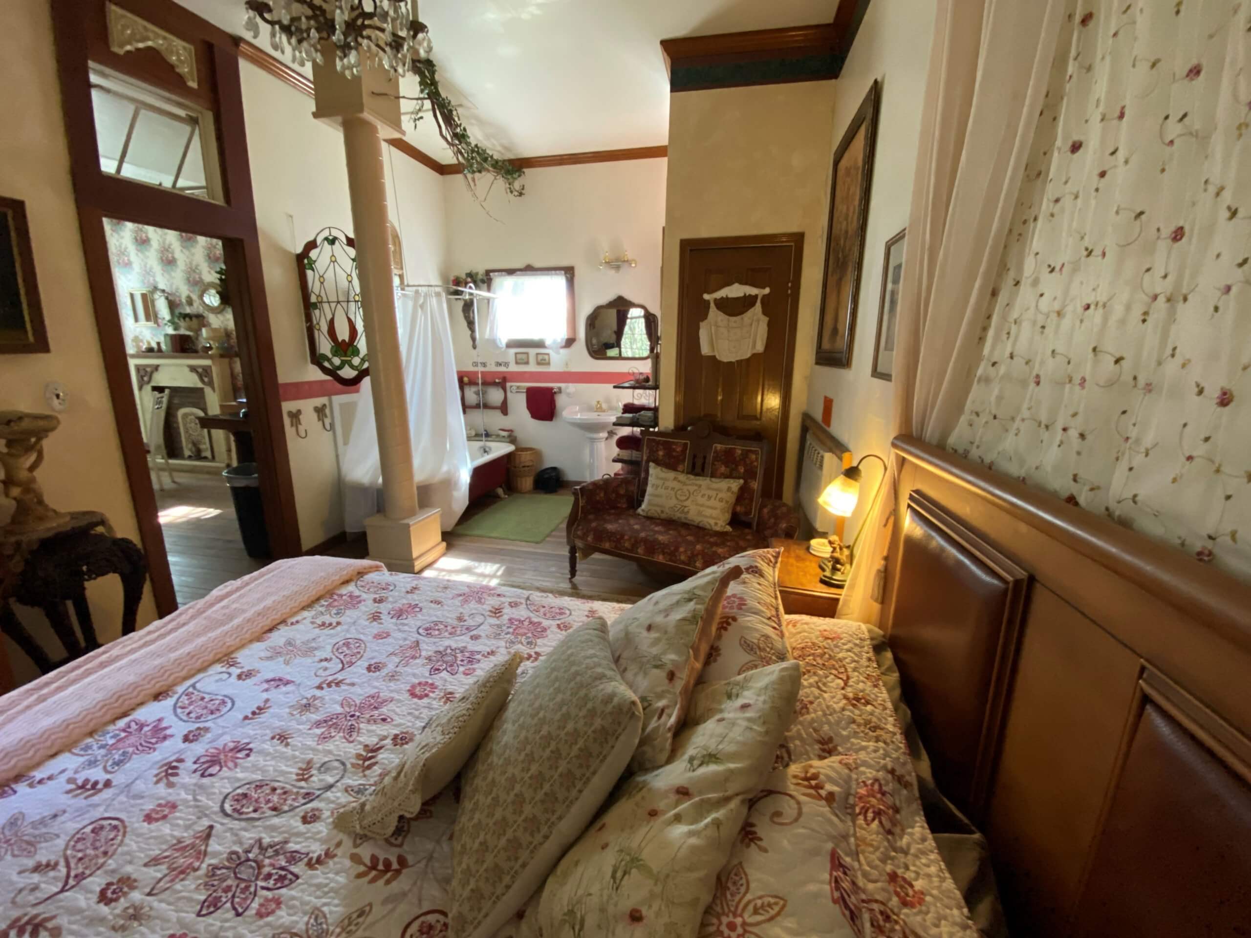 The Victorian Cottage House | Creekside Camp & Cabins