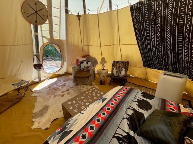 Tipi, glamping, romantic getaway, creek, fishing, canoeing,